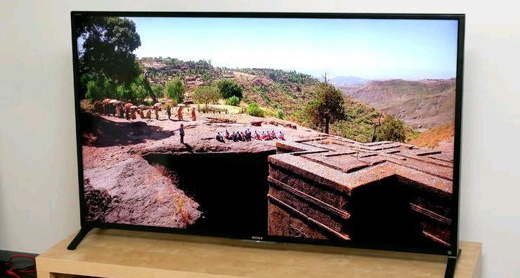 TV HD LED 60 inch: Chọn Sony KDL60W850B hay Sharp LC-60SQ15U?